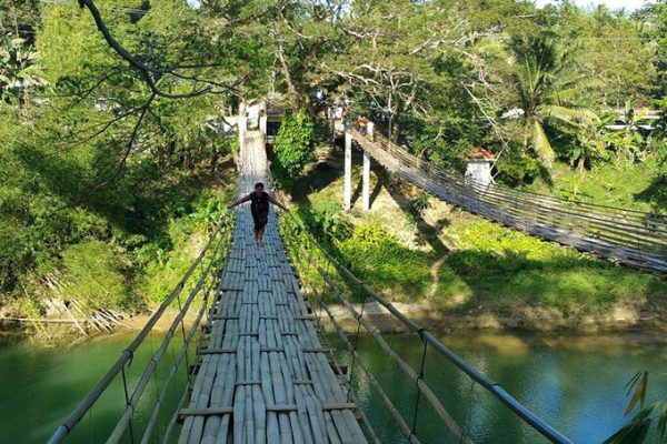 Hanging Bridge of Sevilla, Bohol: Beauty and charm of a natural wonder